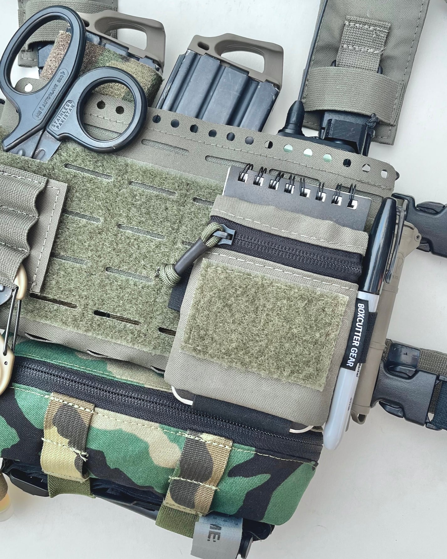 [ZAP]-v Zippered Admin Pocket -(Velcro Backed) – BoxCutter Gear Co.